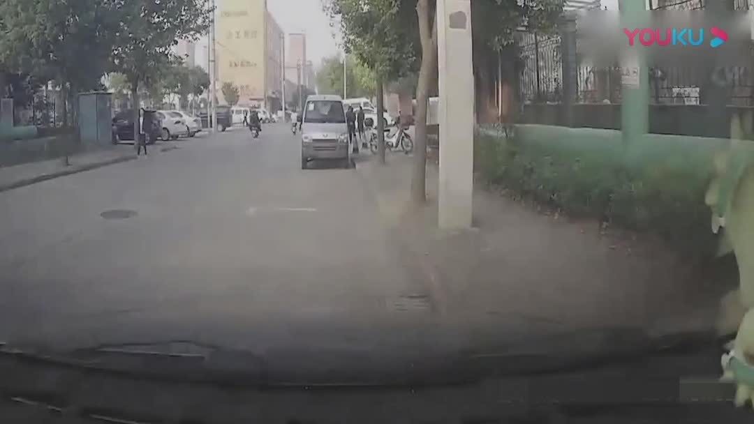 “鬼火少年”一路狂飙,一秒后人仰马翻_超清