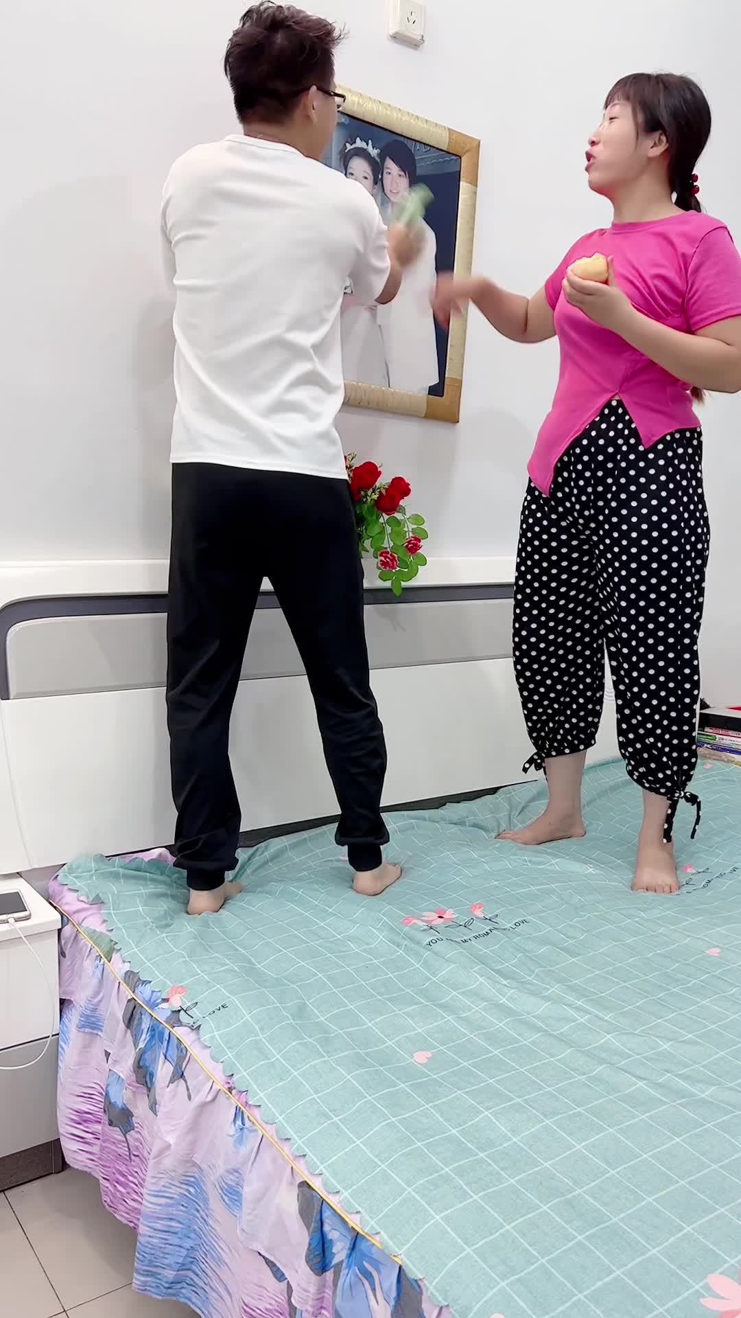 小金库差点被媳妇发现,还好反应迅速