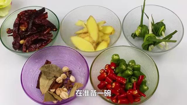 这才是红烧鸡的家常做法,看着都流口水,吃一口满嘴香!