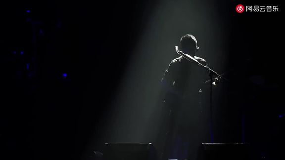 许巍 2015此时此刻演唱会北京站,全场大合唱《那一年》