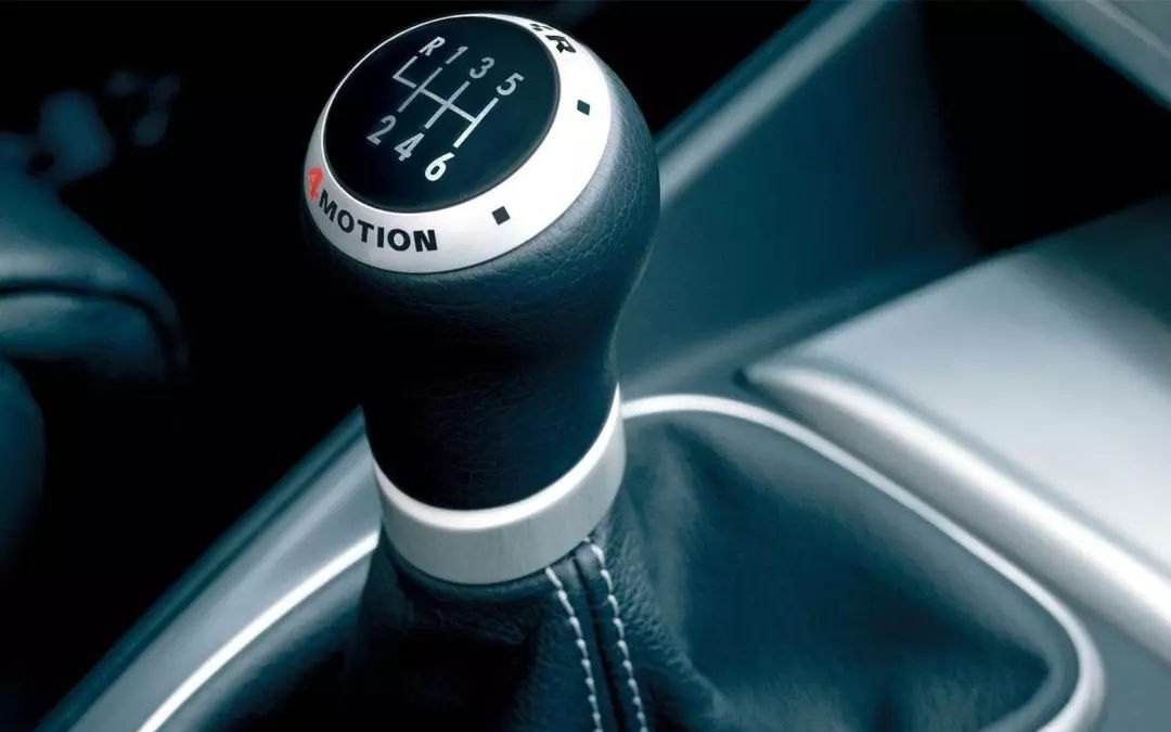 手动挡挂一档有点卡是怎么回事?