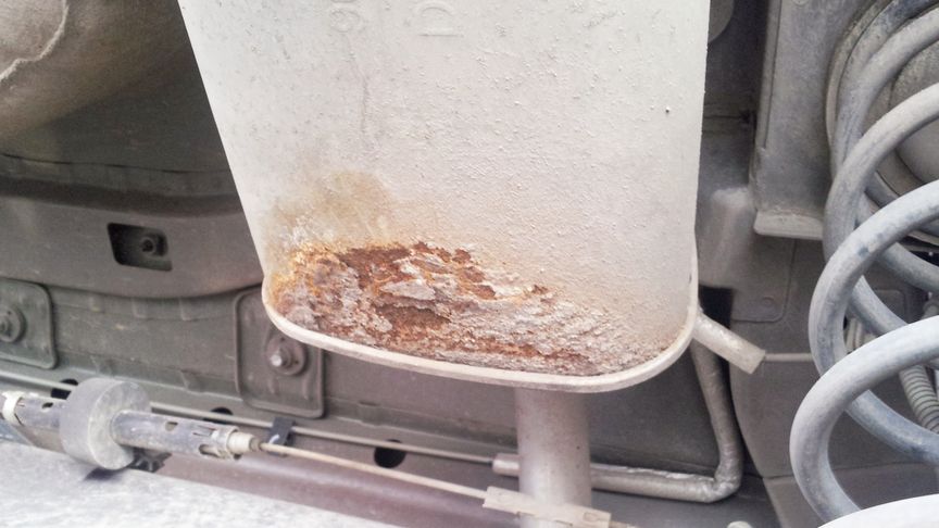 汽车排气管滴水!竟有这么大学问,小心你的爱车出毛病了