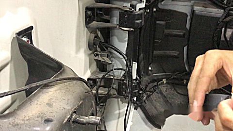 帕杰罗行车记录仪-后视摄像头安装方法