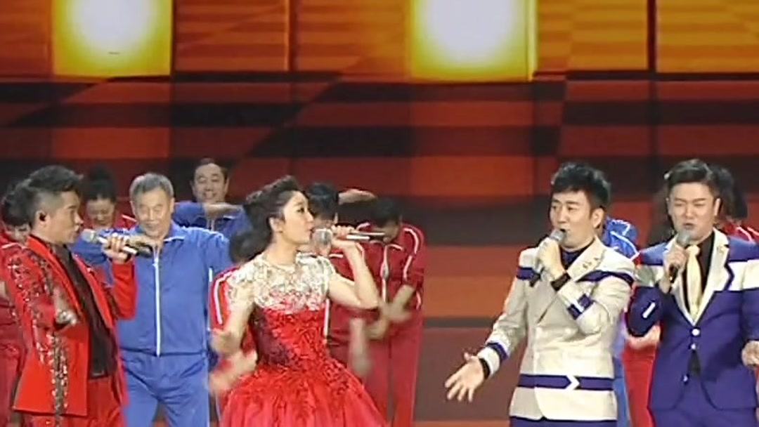 历年春晚回顾:2015筷子兄弟凤凰传奇歌曲《最炫小苹果》