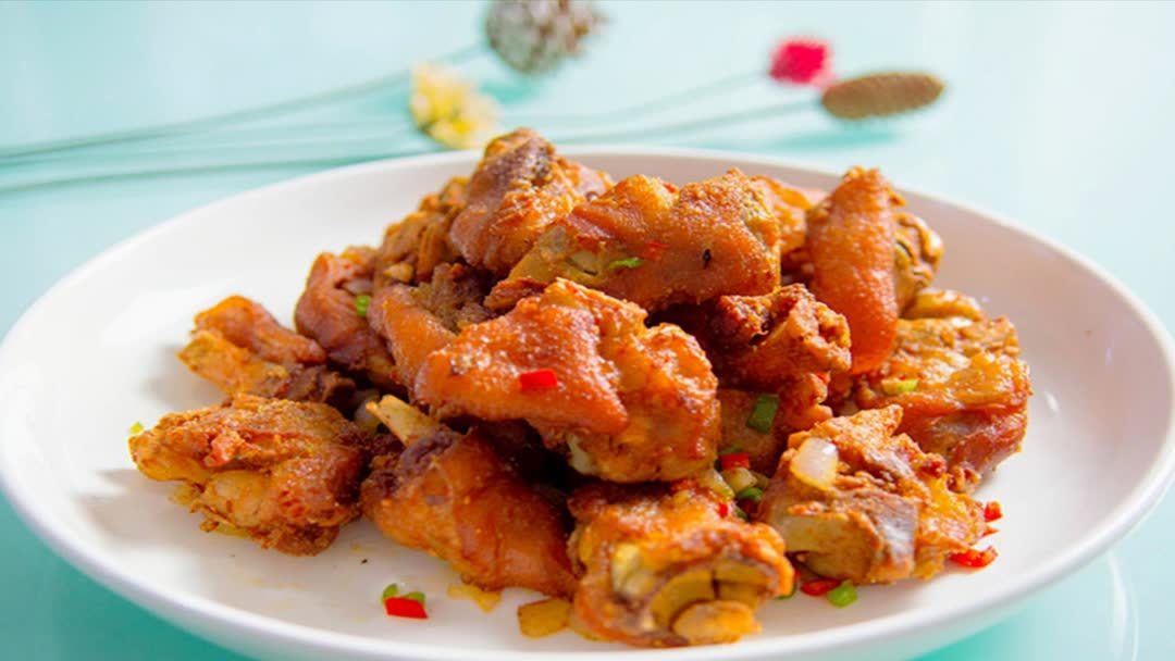 猪手咋做最好吃?绝不是街头烤猪手!大厨做的椒盐脆皮猪手的确香