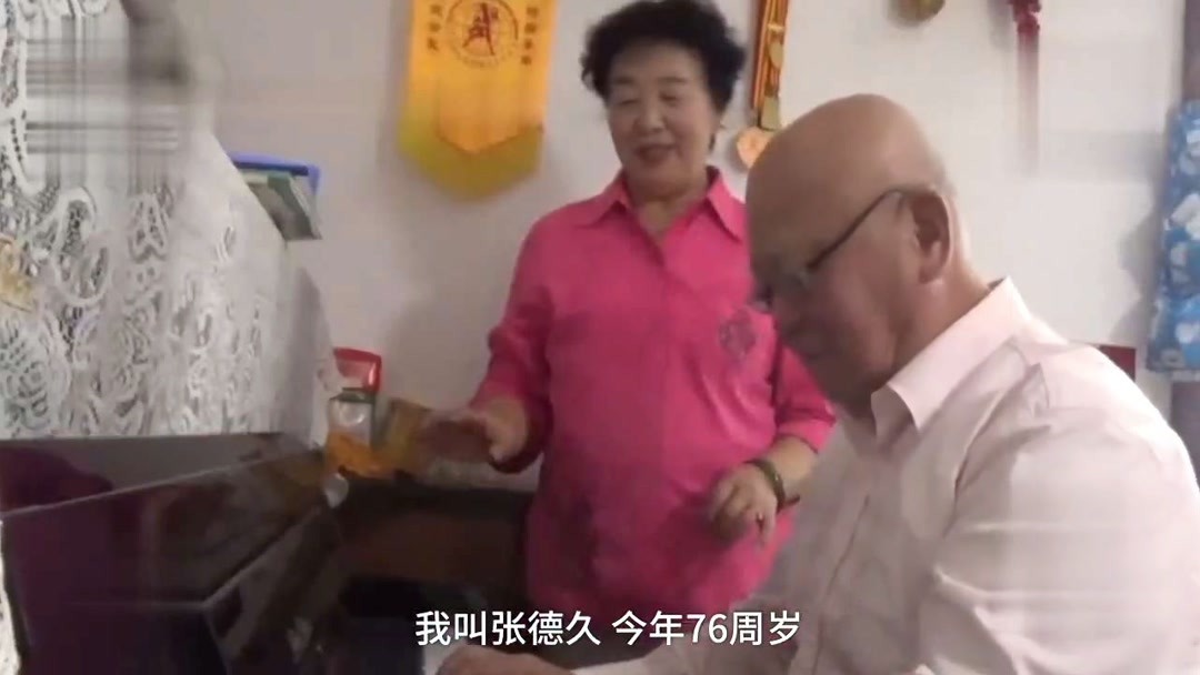 70岁成功牵手,大爷带妻走遍五大洲