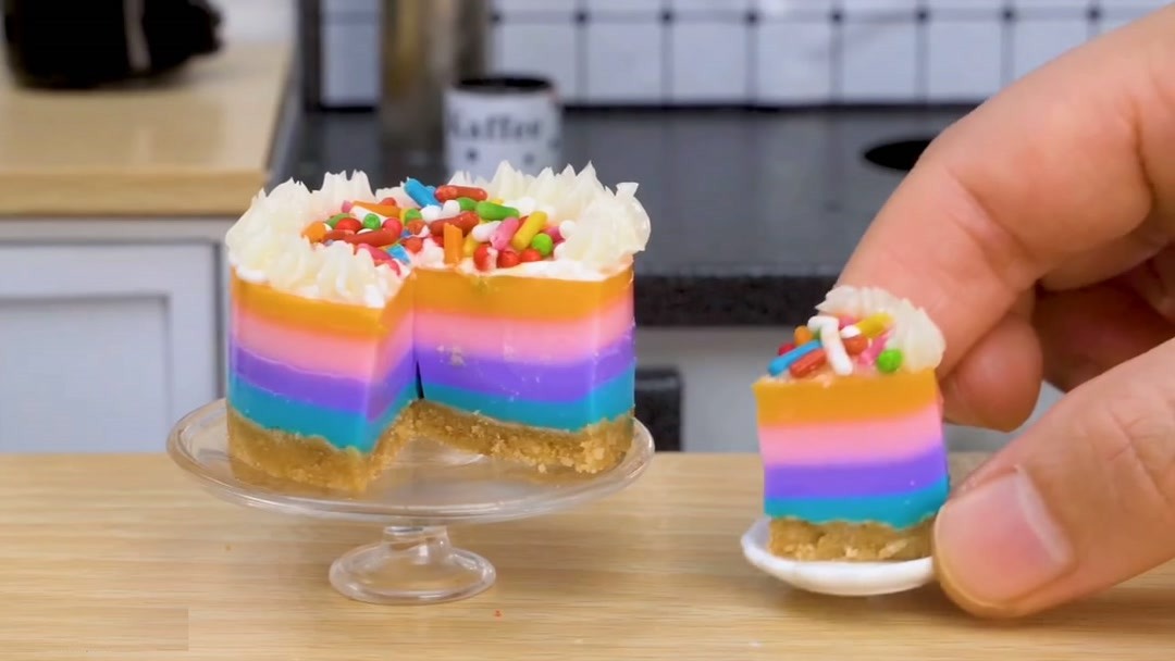 迷你厨房秀 第1集 小猪佩奇 迷你厨房 小小世界 彩虹慕斯蛋糕