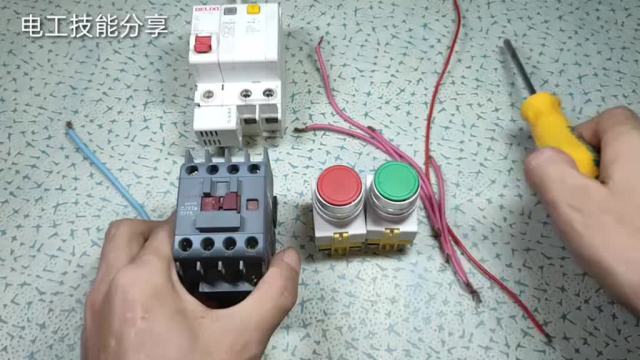电工看不懂电路图,不会接电路,牢记这个原理,自锁接线一学就会