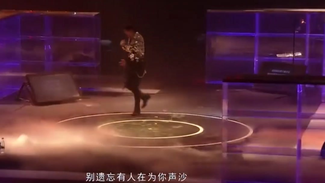 大型做法现场!华晨宇跪地怪叫演唱《浮夸》,陈奕迅听了都得跪!