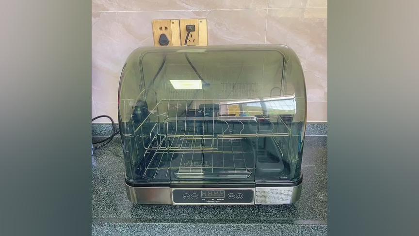 南方天气家里没有洗碗机的,要备一个这个消毒杀菌的碗柜,