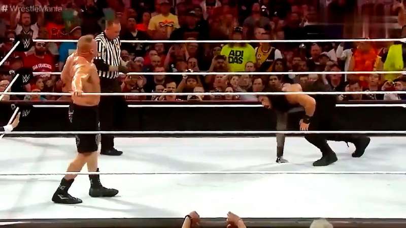 WWE:罗门伦斯罕见把大布打懵,毫无还手之力