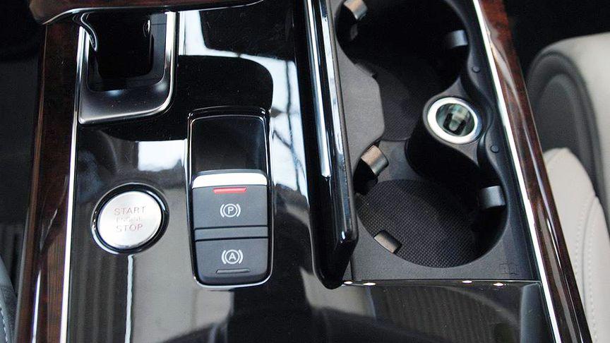 女司机的福利来了,车上自带电子手刹的看过来!