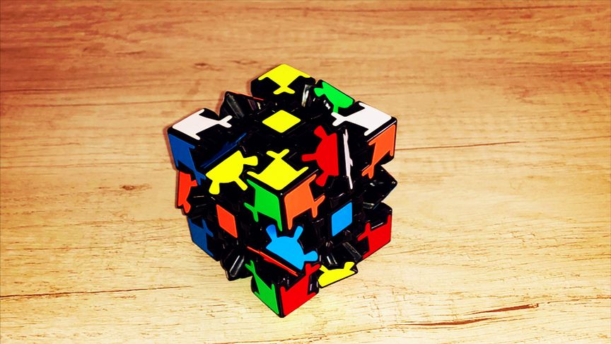 齿轮魔方还原测速5次平均10.80秒~