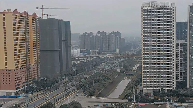 广西南宁,交房入住的三产安置房,大家看这个楼间距怎么样?