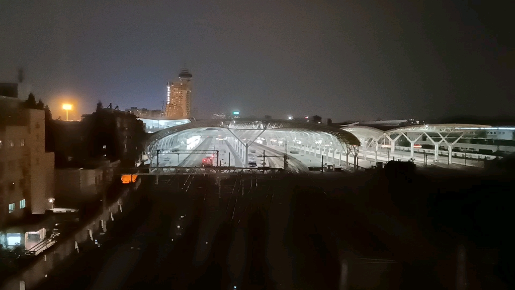 Z86次列车进南京站