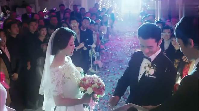 许多年:黄晓明和殷桃结婚,现场甜蜜拥吻,羡煞旁人