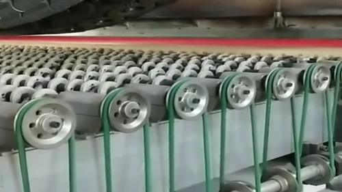 钢化玻璃异形弯钢,这个机器干活真的方便多了,工人也省力