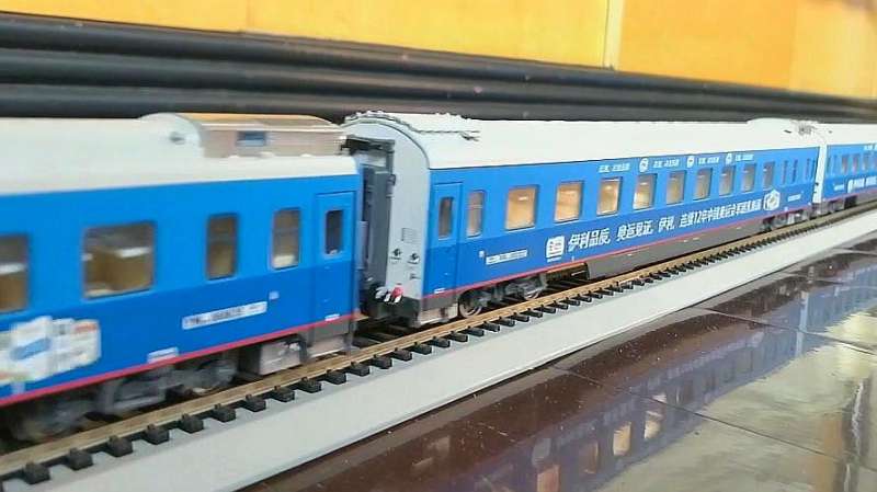 上局徐段DF11G-01512牵引集通锡段地方铁路公司特殊涂装25T模型