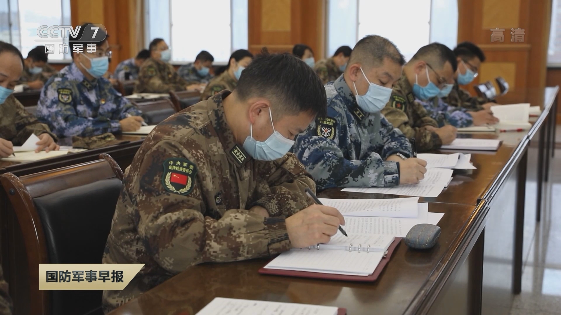 [国防军事早报]全军学习贯彻党的十九届六中全会精神 宣讲团走进东部...