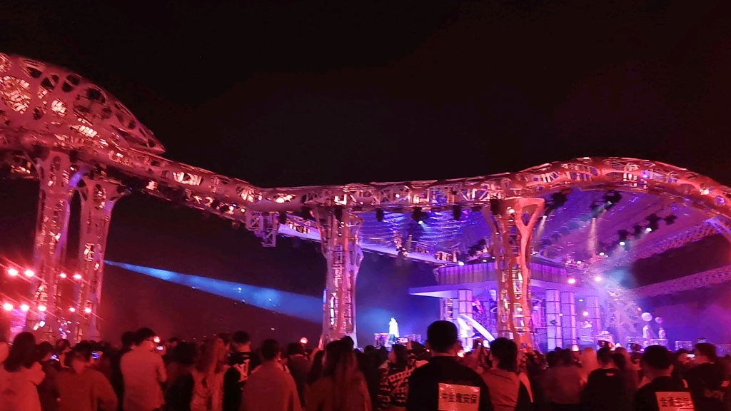 2021.11.28华晨宇火星演唱会Day3第三首新歌《黑白艺术家》,老娘请...