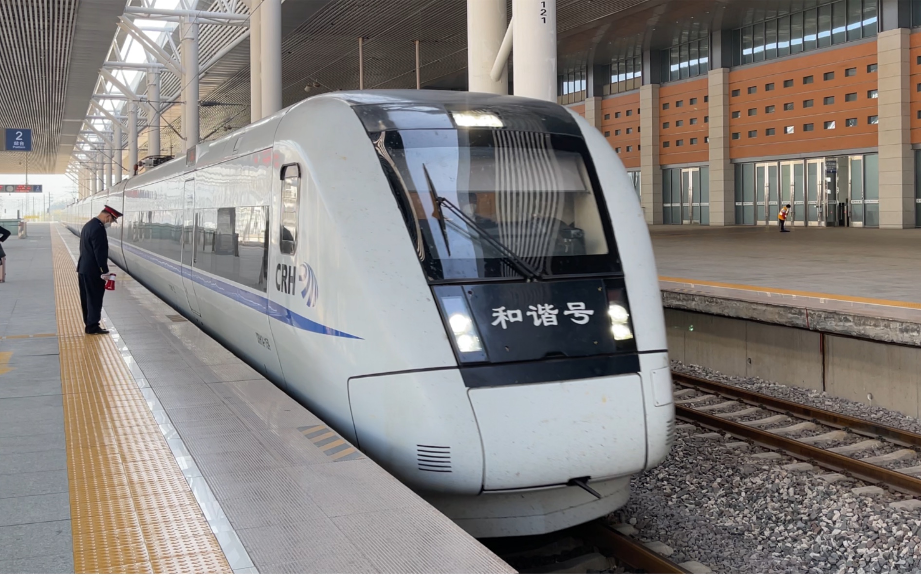 ...赣州)泉州站2站台进站,由中国铁路南昌局集团有限公司福州动车段...