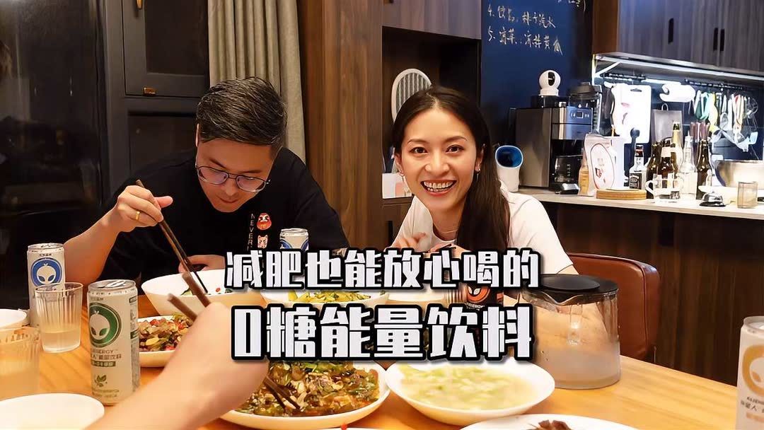 家里每天吃饭都是这么热闹,食物的储备量一定要够够的~