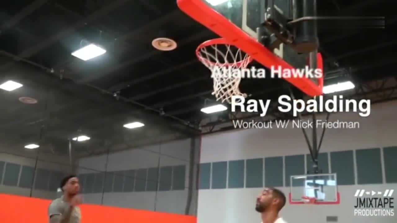 投篮姿势训练,从单手到双手,距离越来越远