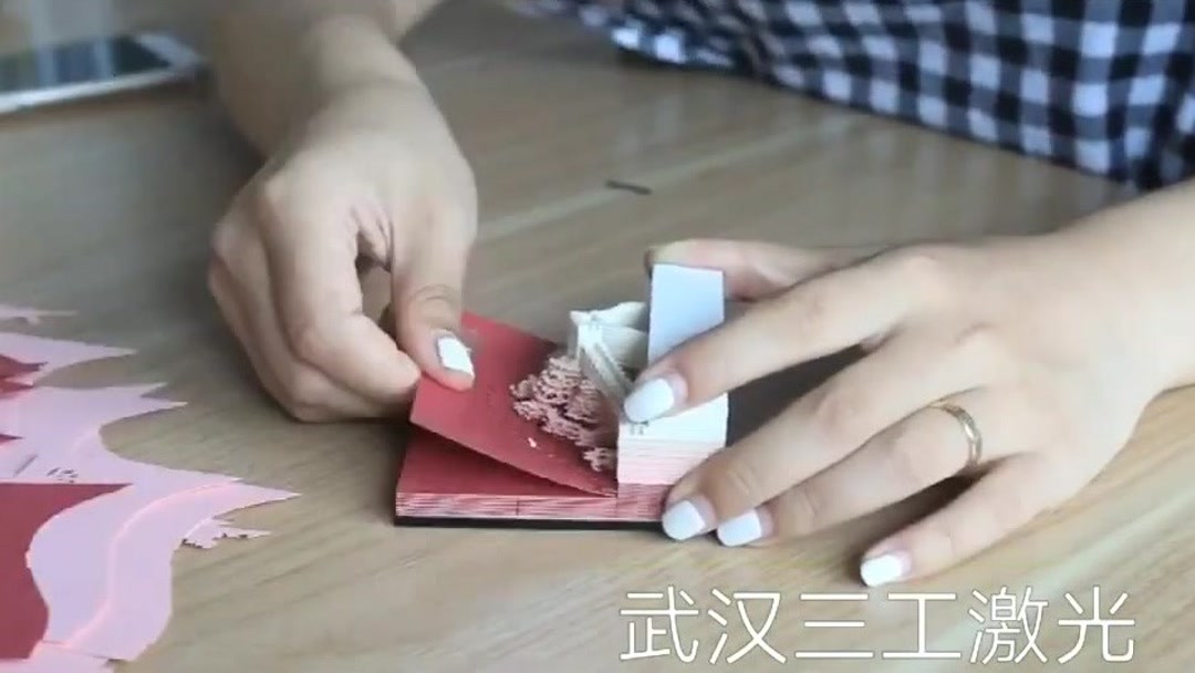 纸品激光镂空机制作3D立体纸雕长城,这样的长城你值得拥有