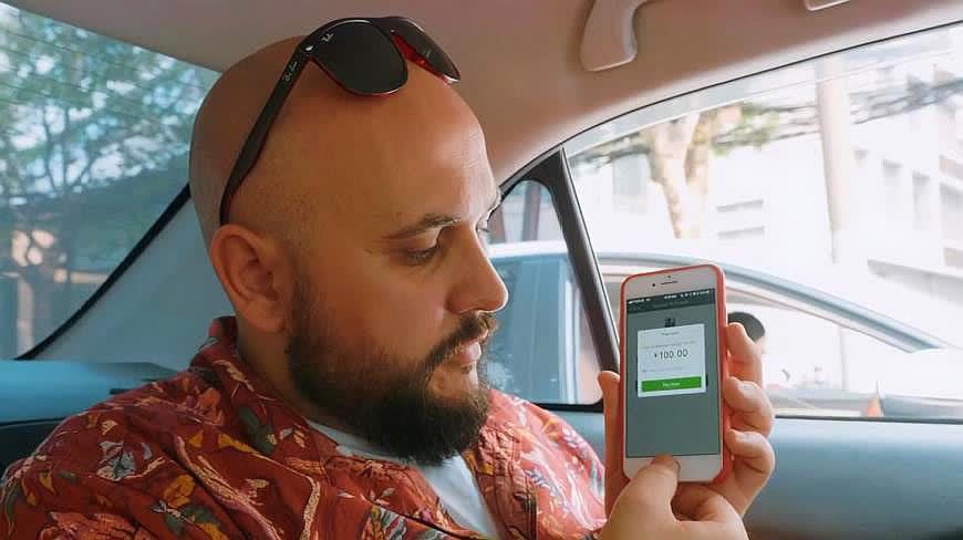 外国小伙在国内读书8年,回美国因没有微信支付,感觉生活繁琐!