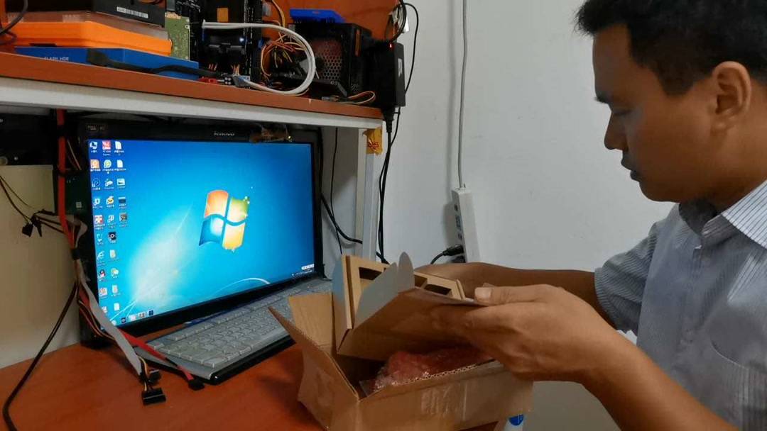 希捷7毫米移动硬盘真是难啃的骨头磁头坏的数不清数据恢复难