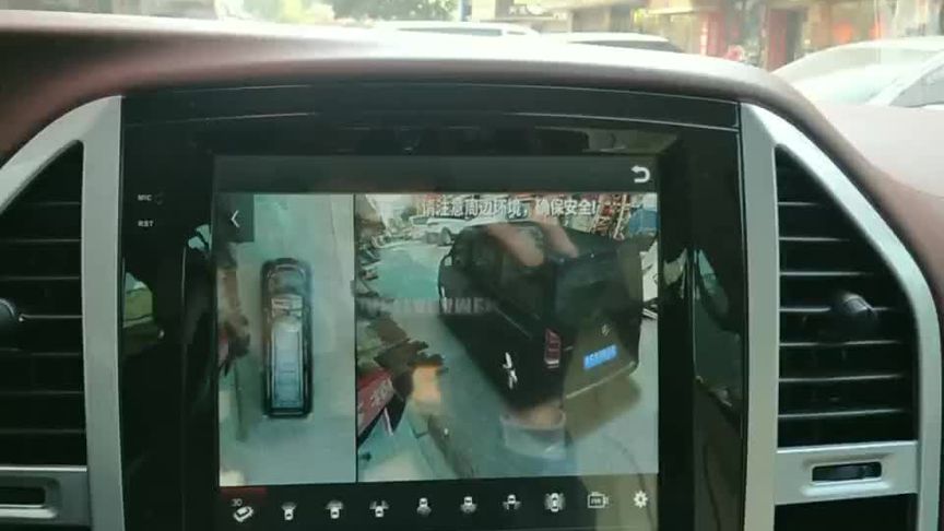 奔驰威霆安装车酷时代360全景导航一体机效果