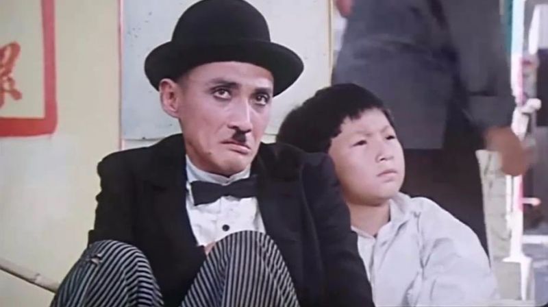 卓别林风格的石天和小乞丐化妆成老人领救济金太搞笑了
