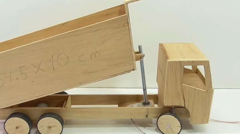 这模型重点不是它有多精致,而是升降原理可不简单,有知道的吗?