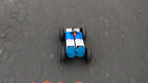 趣味生活创意小实验,哄娃益智神器电池电动小赛车?