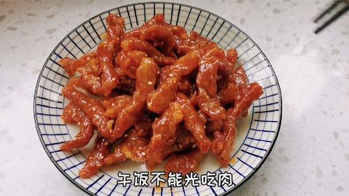 小学生的午餐,女儿想吃的糖醋里脊终于安排上了,2菜1汤,吃到撑