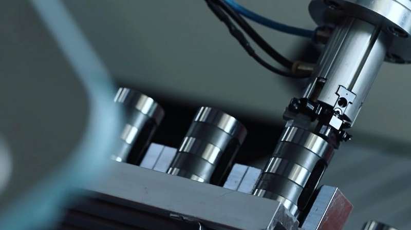 为啥滚珠丝杆价格相差大,看完高精度丝杆生产过程,你就知道了!