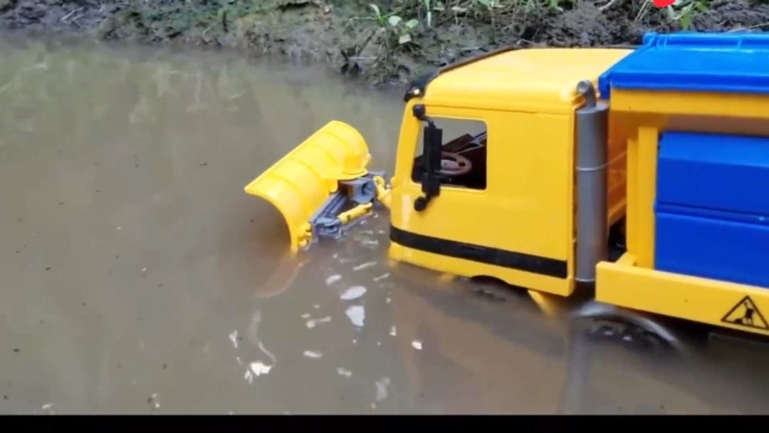 大货车玩具动画片,大货车前面安装一个大铲子太好用了