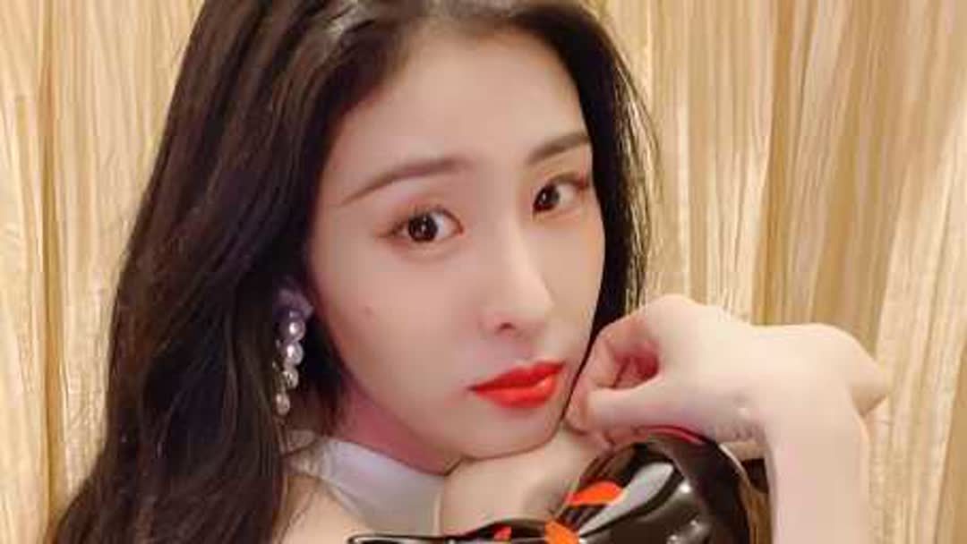 网友扒出了张碧晨孕吐照,怀孕早期连续工作,单亲妈妈不容易