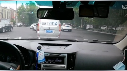 绿灯没过去,变红灯还能继续走吗