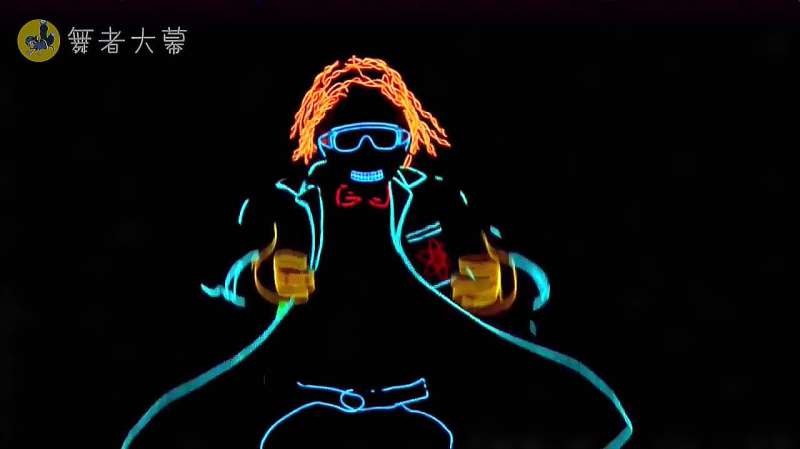 舞台效果非常震撼的酷炫舞蹈，律动性太棒了，音乐很狂野