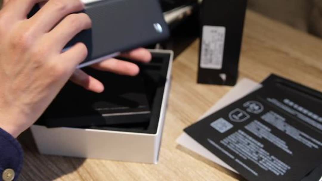 三星折叠手机Fold开箱