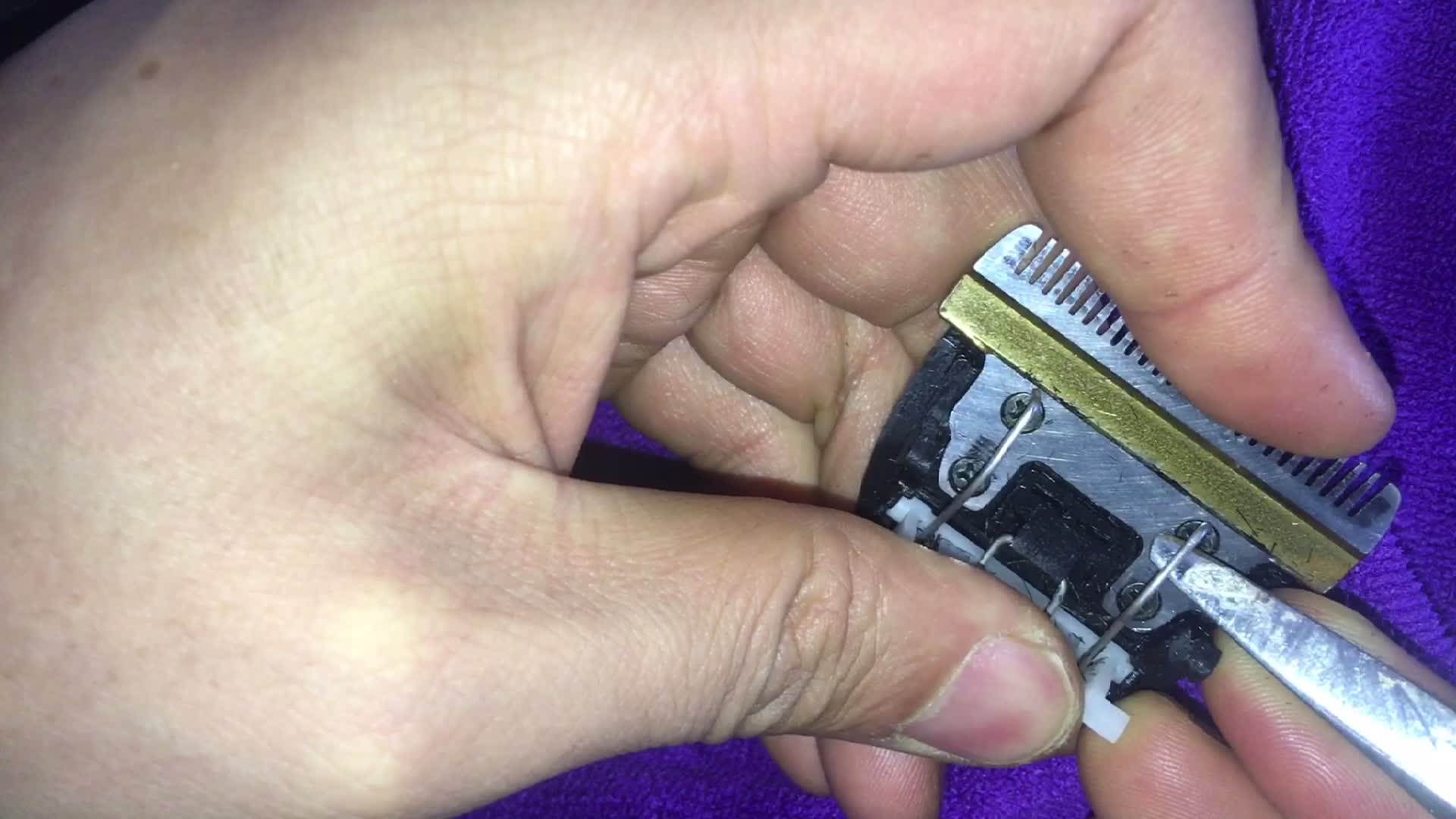 美发家人的福利来了,日威电动剃头推剪维修,理发器刀头拆解安装