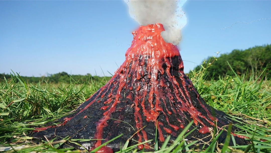 火山喷发有多恐怖?小伙亲自模拟实验,爆发的一瞬间太震撼了!