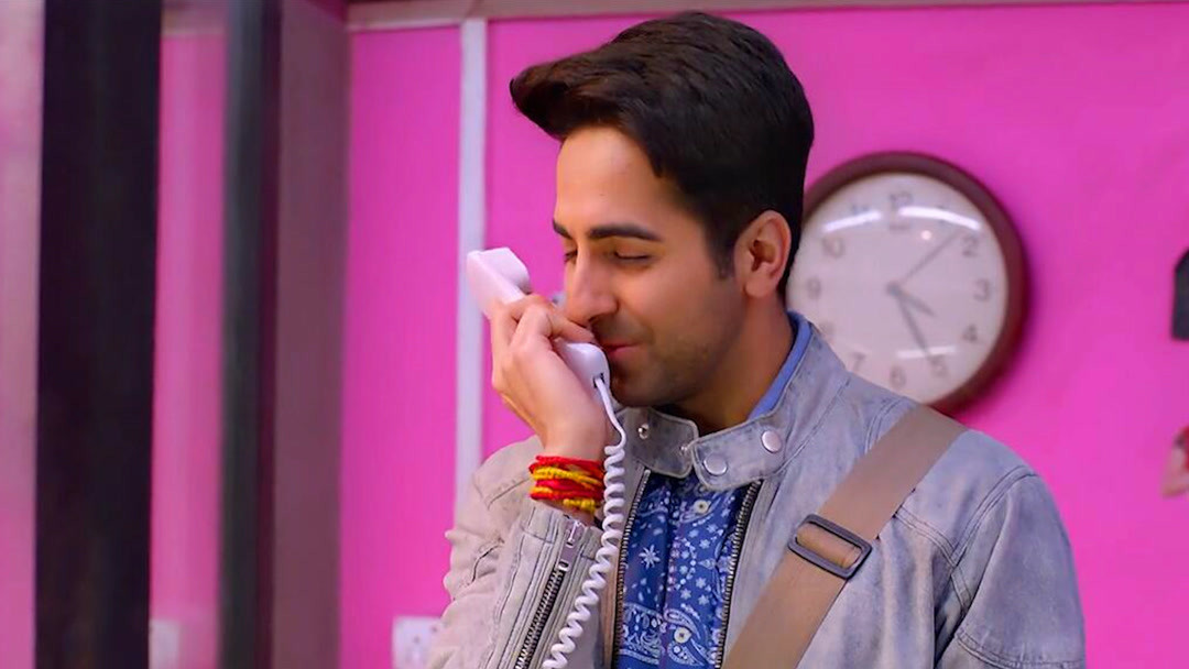 男子擅长模仿女孩声音,在电话交友中心工作,轻松月入过万