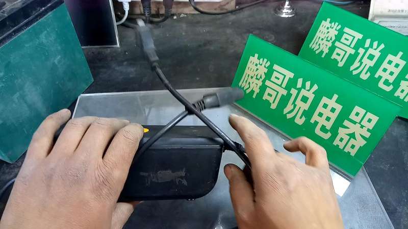 电动车充电器如何正确的充电方法分享掌握方法避免损坏电池