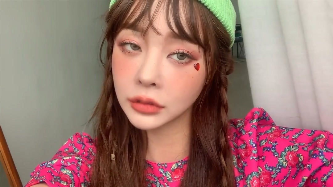 嘴唇干裂起皮怎么办?1个小方法,让你的唇部变得柔嫩光滑!