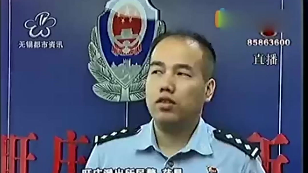 无锡:男子喝醉街上撒泼耍赖 一脚踹翻民警执法记录仪