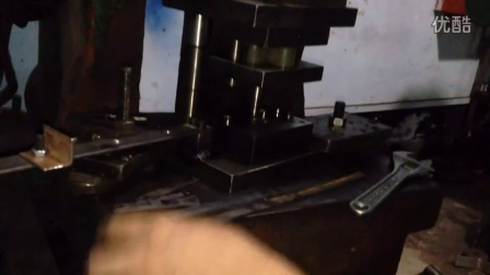 冲压模具设计_冲压模具视频_冲床断管挤压模具