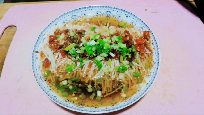 惠妈分享“蒜蓉金针菇”的制作方法,味道鲜美甘甜,做法简单