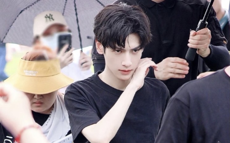 罗云熙—孤勇者混剪 爱你不跪的模样